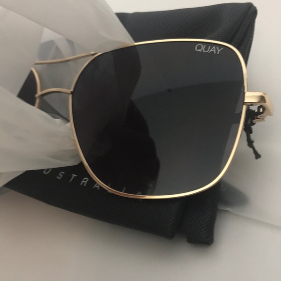 Quay Australia Accessories Quay Australia X Chrissy Stop And Stare